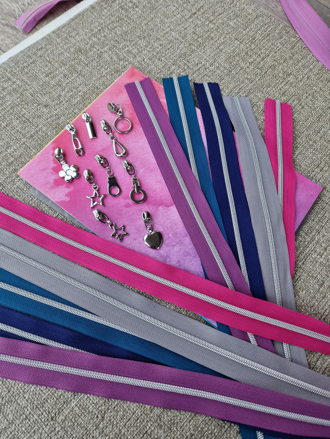 ZIPS & ZIP PULL BUNDLES – Ohh LaLa Fabric & Craft Supplies